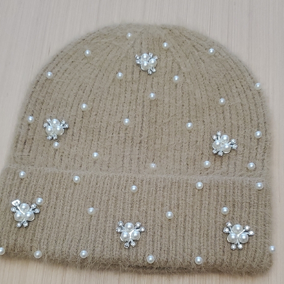 ARVORES | Accessories | Chic Tan Beanie With Pearl Embellishments ...